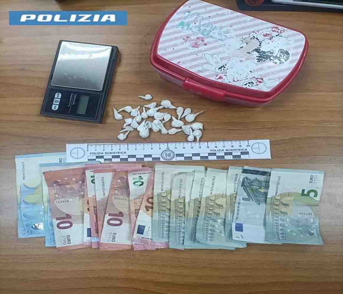 Taranto, droga all’interno di un mercato cittadino. Due arresti ...